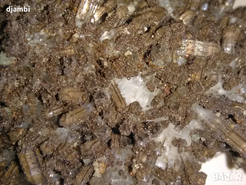 83 Quartz, Кварц, Кварцова друза с калцит и манган, Кристали, Минерали ...