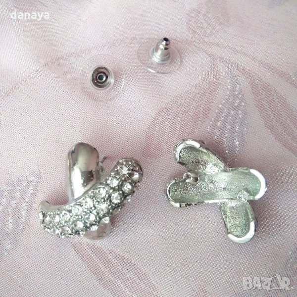 Комплект бижута обеци с винтчета и колие X с камъчета в Бижутерийни ...