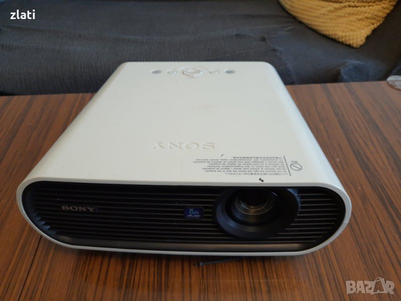 Продавам проектор Sony VPL-EX7 3LCD лампа 382 часа с лек проблем в ...