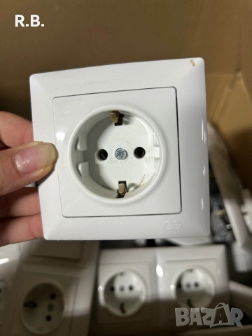 GUNSAN VISAGE бял цвят контакти и ключове в Друга електроника в гр ...